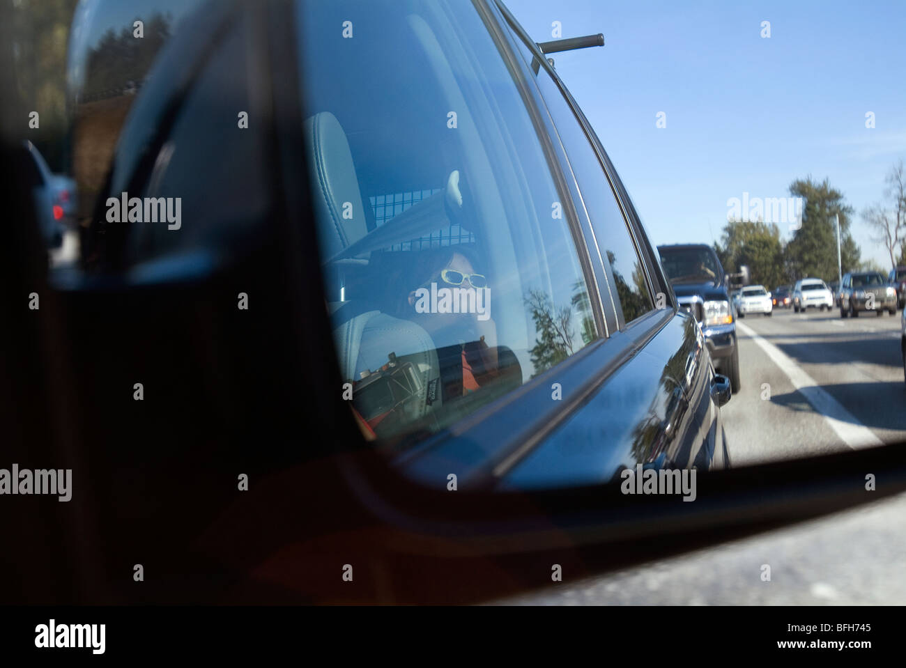 Children looking out of car hi-res stock photography and images - Alamy