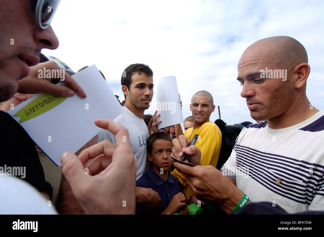 Pro surfer kelly slater surfing hi-res stock photography and images - Alamy