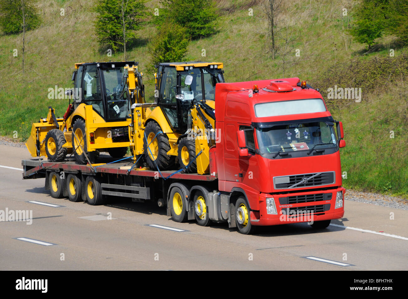 Side view excavator digger hi-res stock photography and images - Alamy