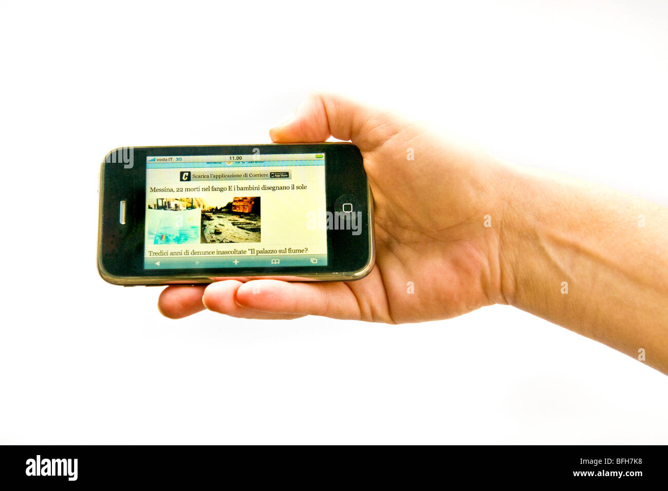 Iphone, mobile, corriere della sera Stock Photo - Alamy