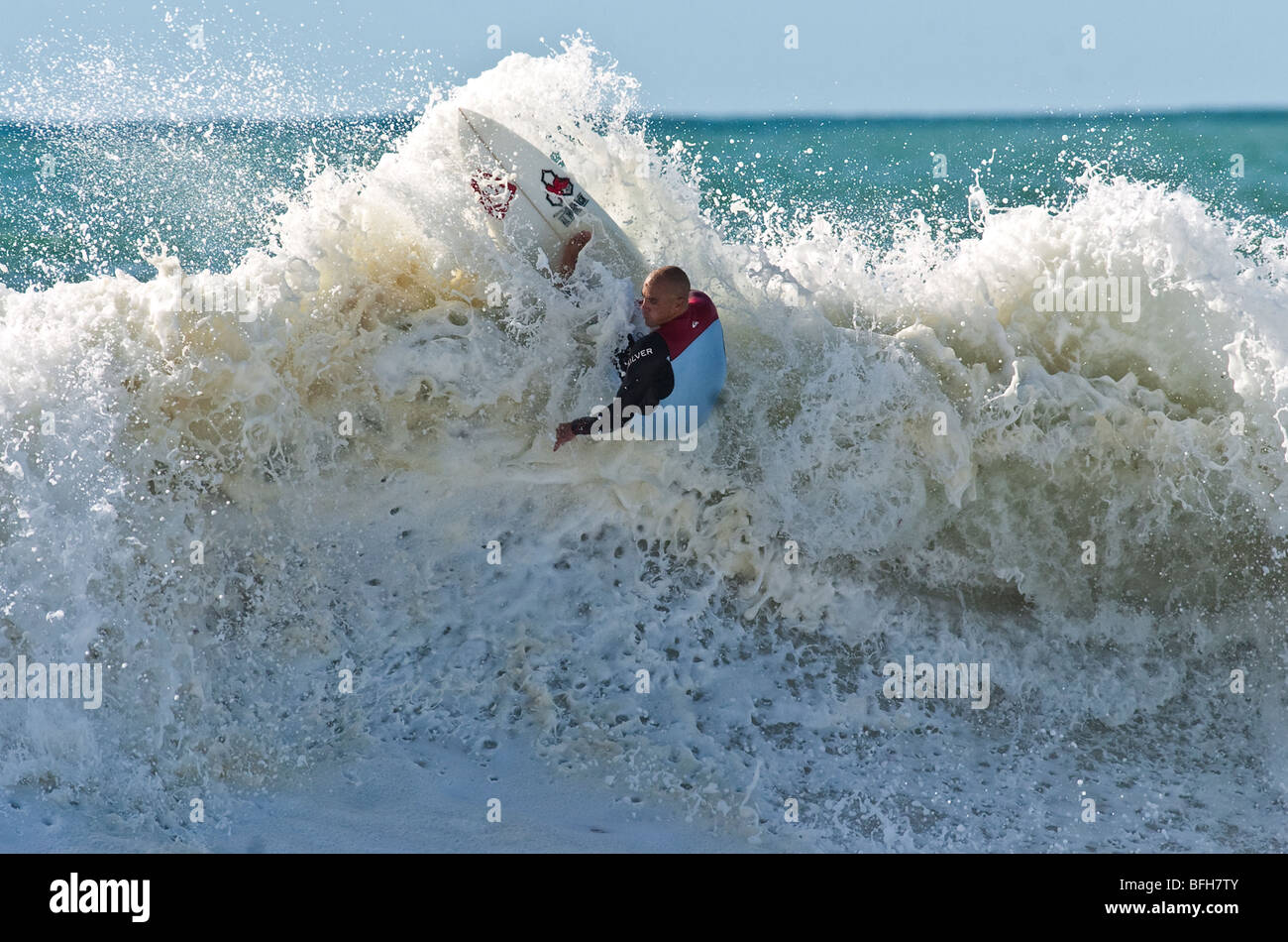 Pro surfer kelly slater surfing hi-res stock photography and images - Alamy