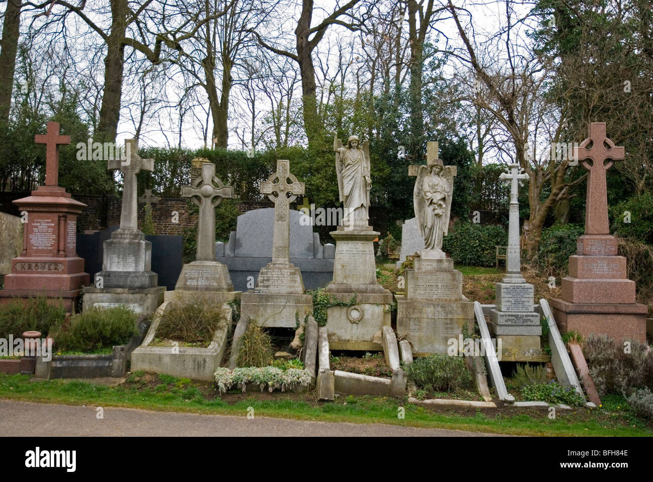 Highgate cemetery london hi-res stock photography and images - Alamy