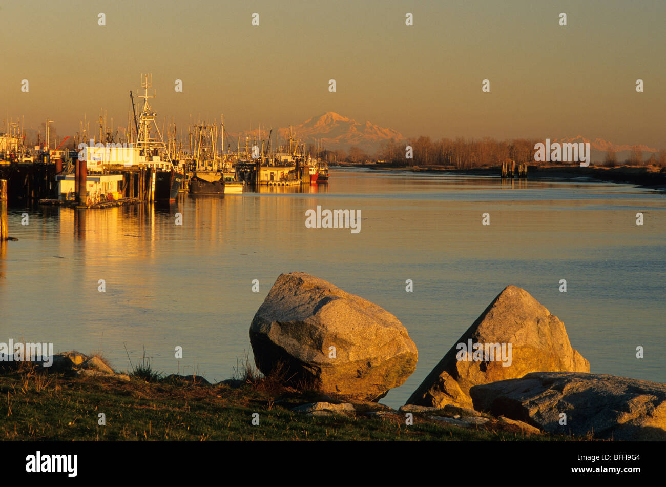 Steveston and Mount Baker, Washington viewed from Garry Point Park ...