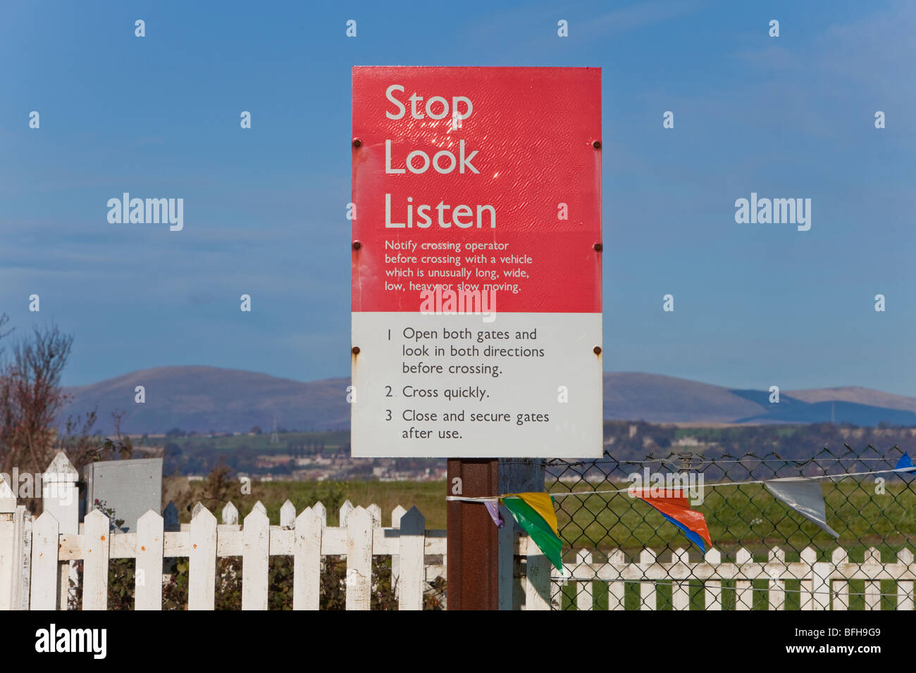 Stop Look Listen warning sign Stock Photo - Alamy