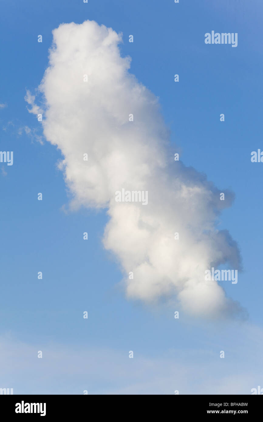 Single Cumulus cloud Stock Photo - Alamy