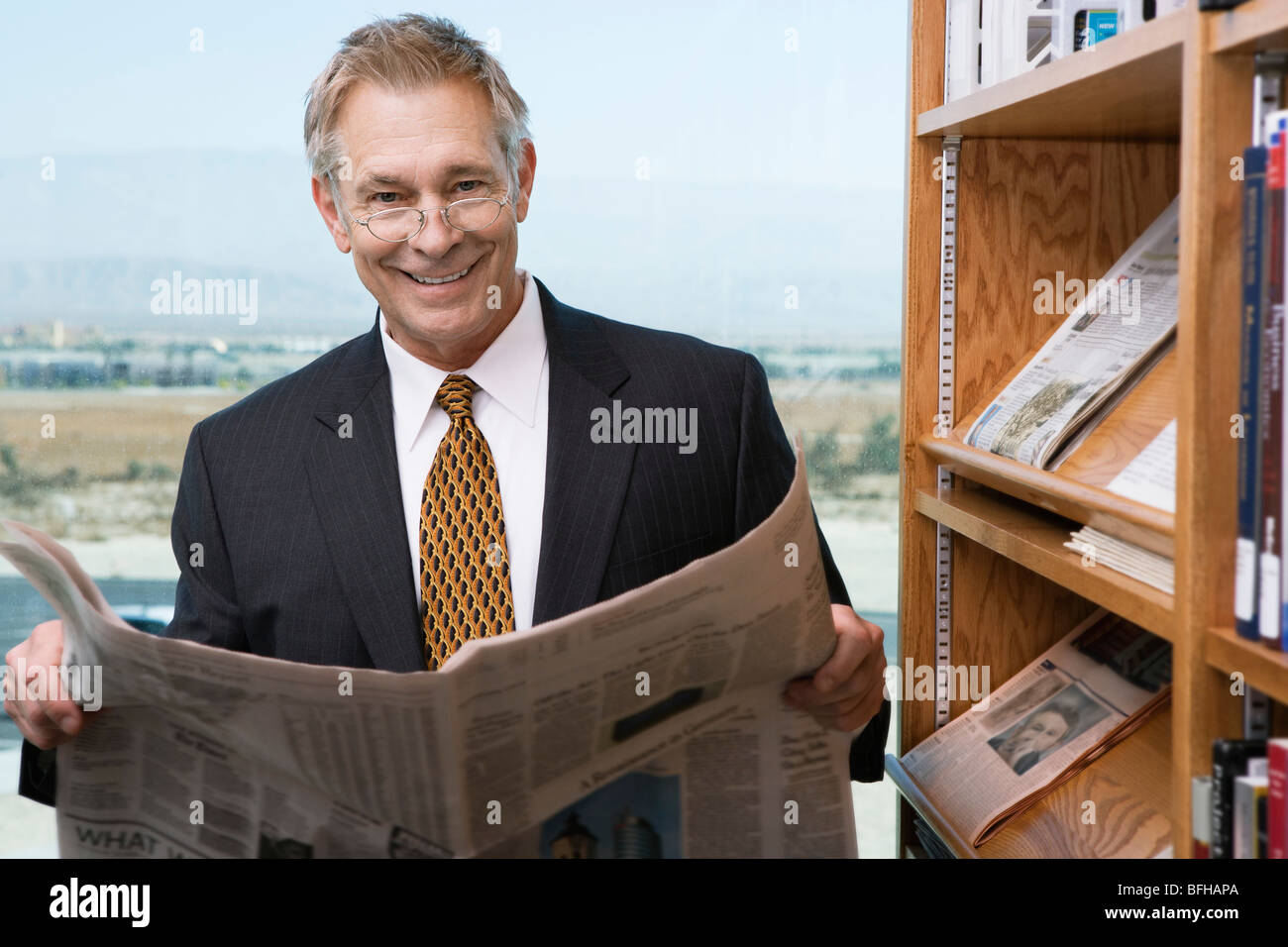 Newspaper library hi-res stock photography and images - Alamy