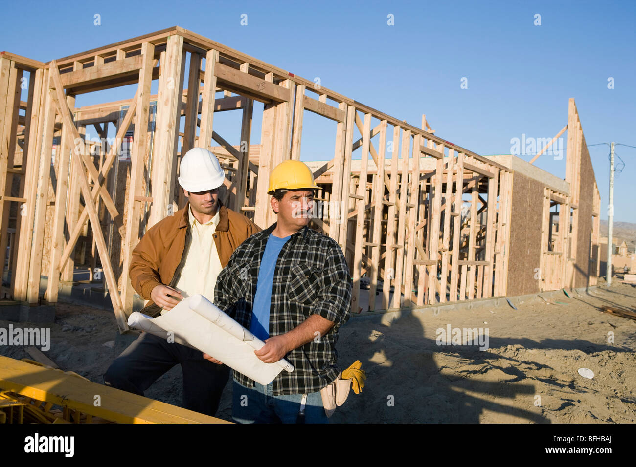 Architect with construction worker in construction site Stock Photo - Alamy