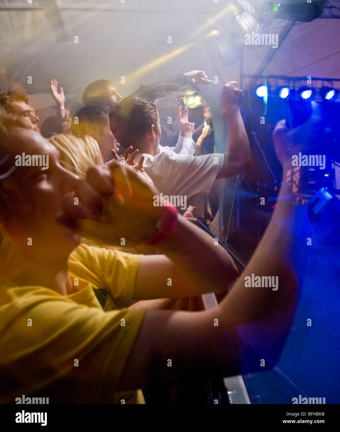 crowd dancing at a concert Stock Photo - Alamy