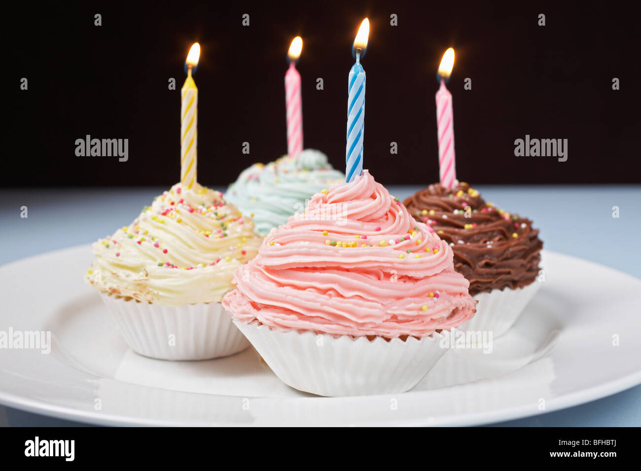 Pastel cupcakes hi-res stock photography and images - Alamy