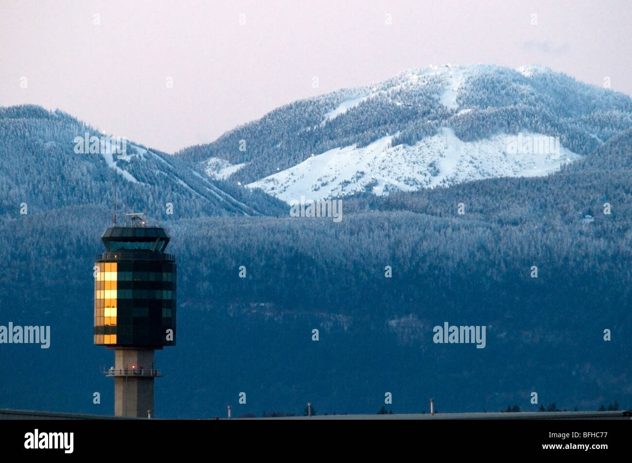 Runway control tower hi-res stock photography and images - Alamy