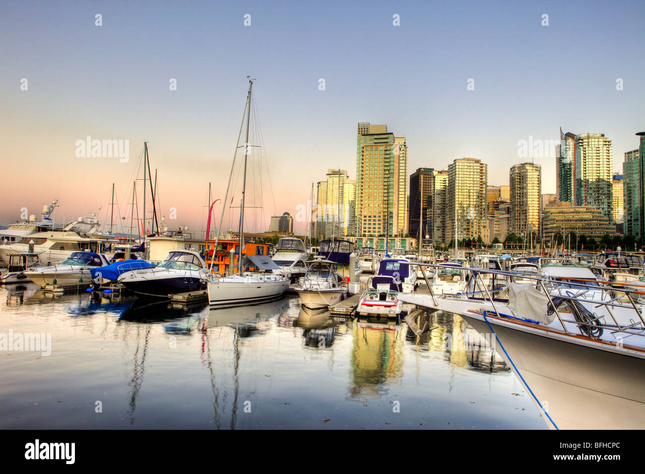 Harbour buildings hi-res stock photography and images - Alamy
