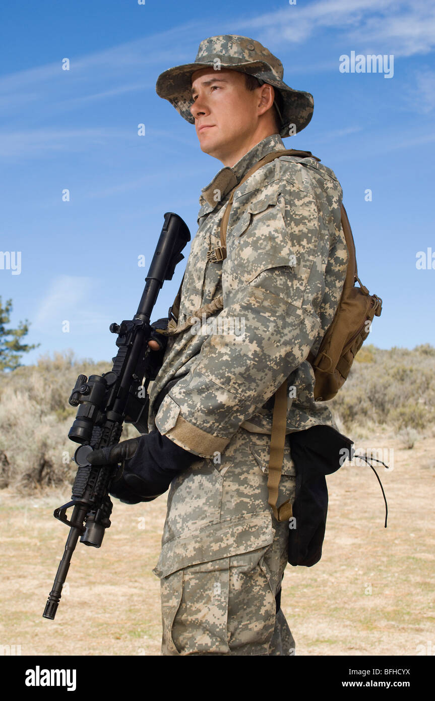 Portrait of soldier with machine gun Stock Photo - Alamy