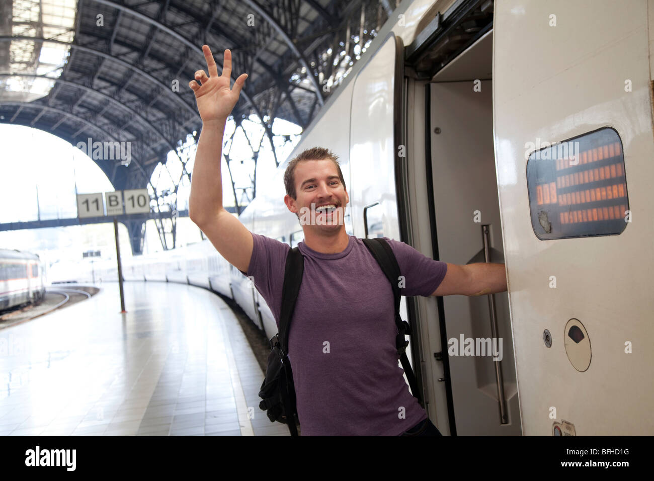 Waving goodbye train station hi-res stock photography and images - Alamy