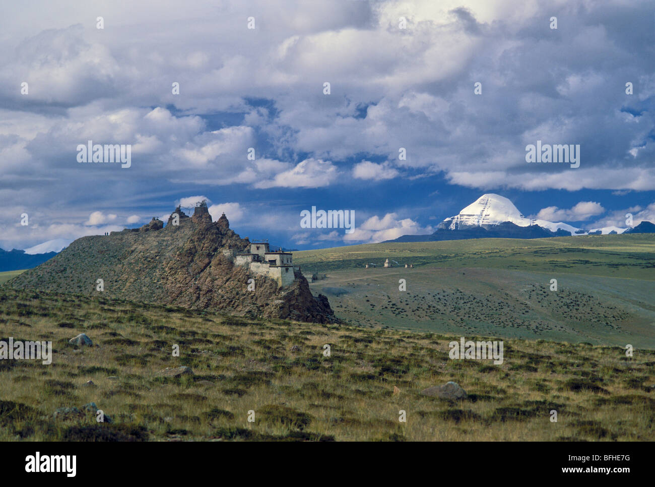 Mount kailash and lake manasarovar hi-res stock photography and images ...