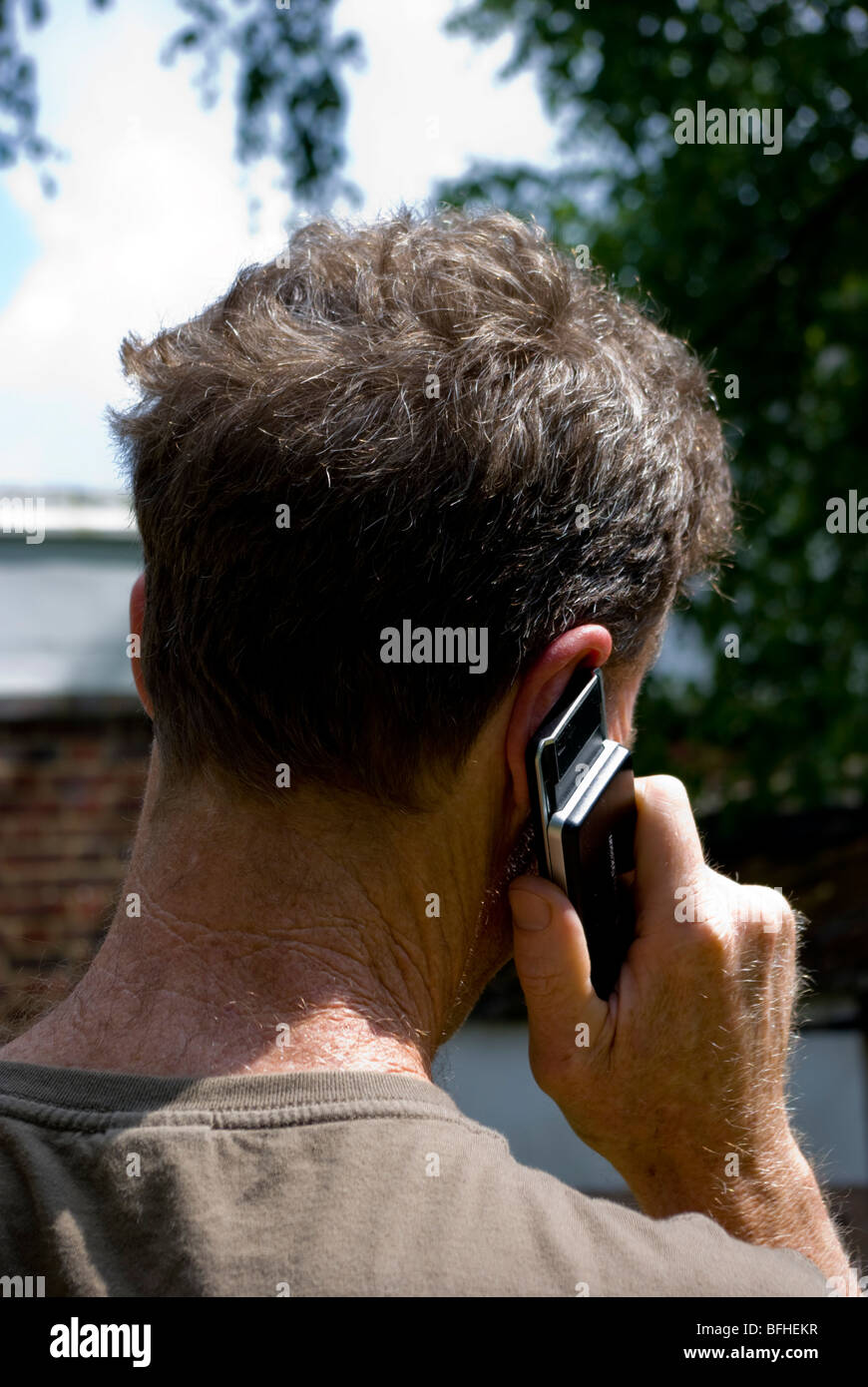 man talking on mobile phone man Stock Photo - Alamy