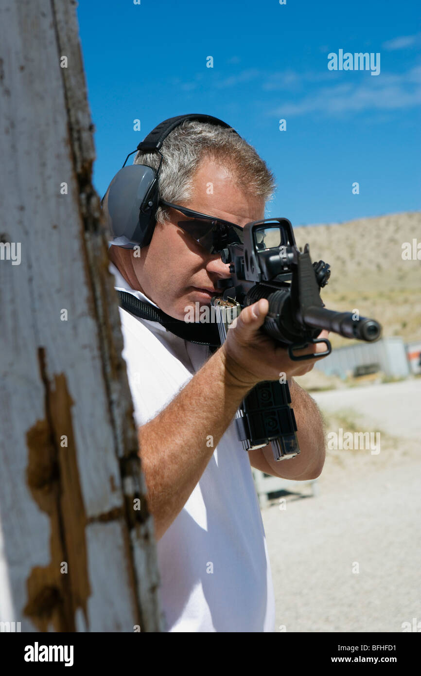 Man aiming machine gun at firing range Stock Photo - Alamy
