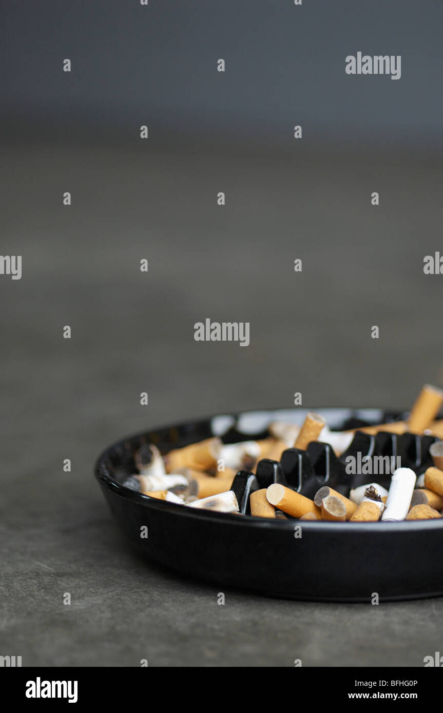 Full ashtray cigarettes on table hi-res stock photography and images ...