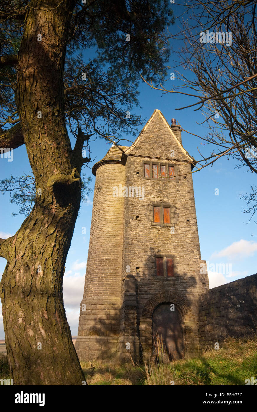 Rivington pike pigeon tower hi-res stock photography and images - Alamy