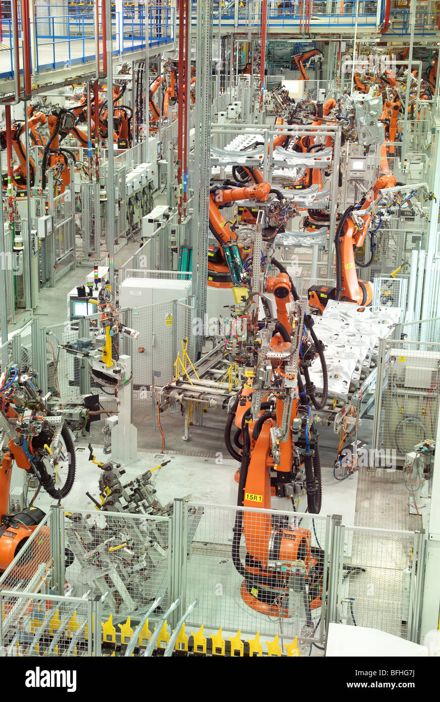 Welding robots hi-res stock photography and images - Alamy