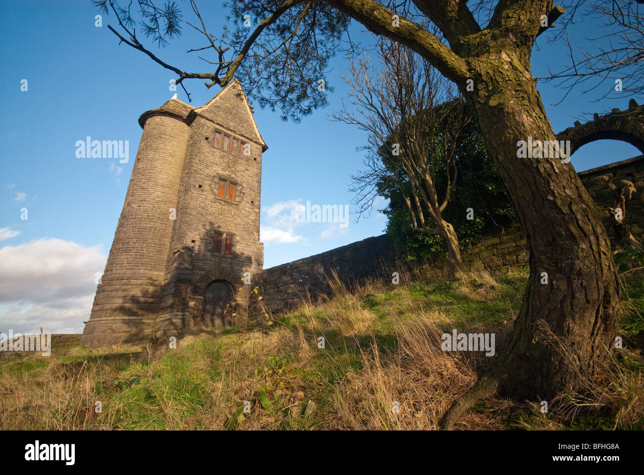 Dovecote tower hi-res stock photography and images - Alamy