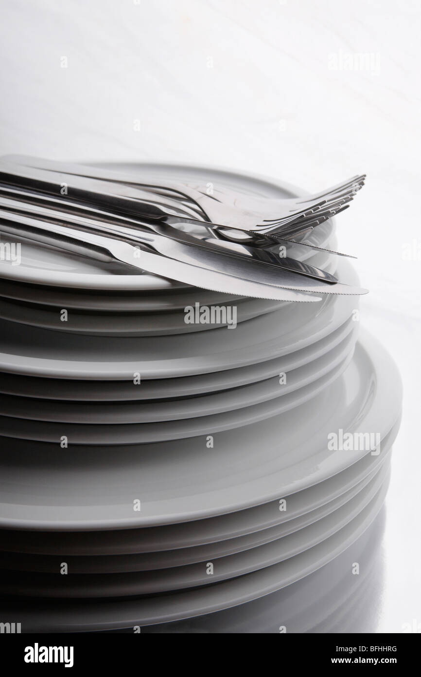 Stack of plates hi-res stock photography and images - Alamy