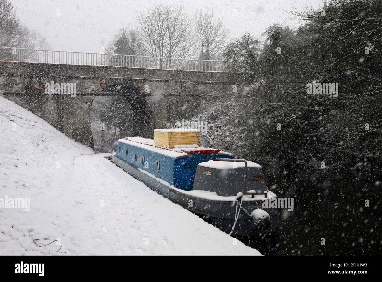 Narrow travel hi-res stock photography and images - Alamy