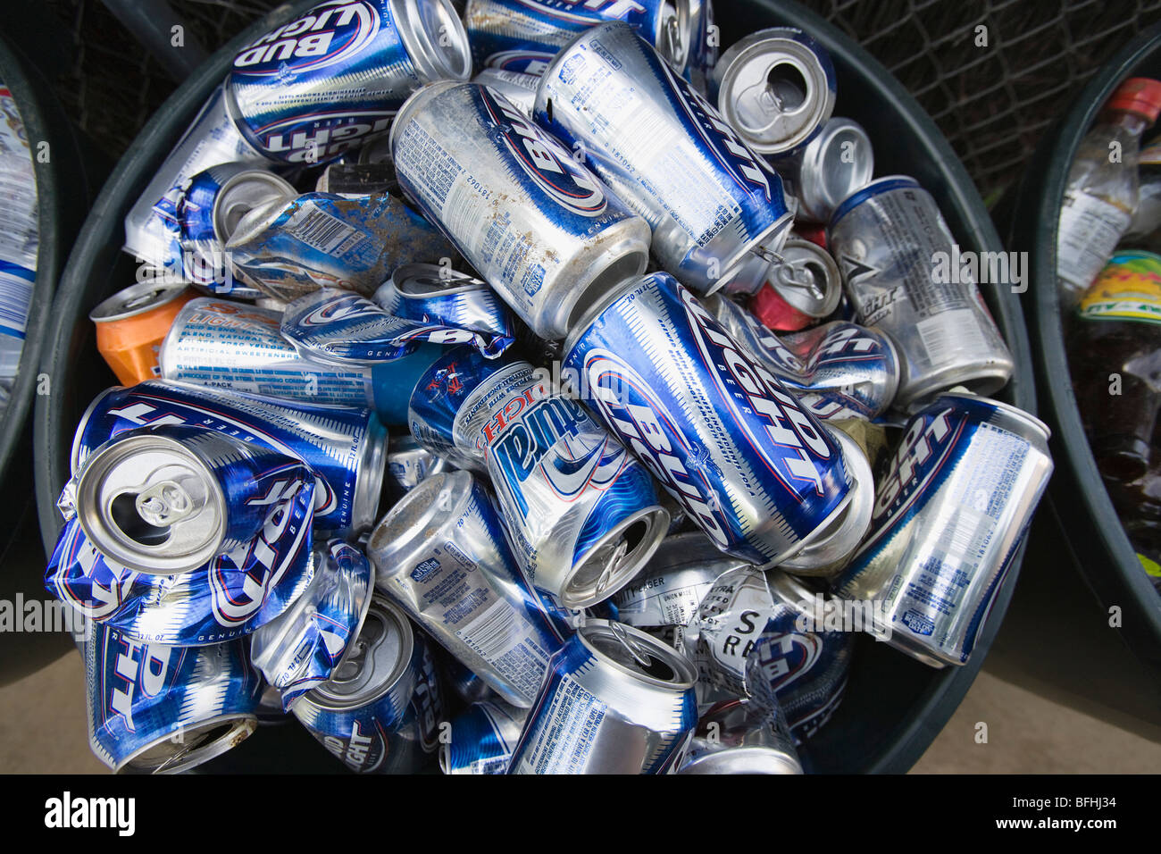 Empty drink cans hi-res stock photography and images - Alamy