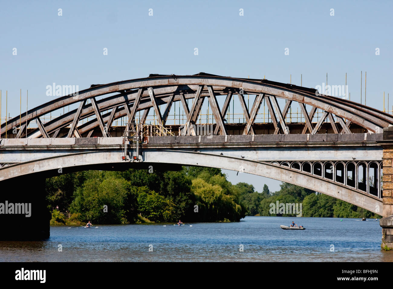 Barnes railway bridge hi-res stock photography and images - Alamy
