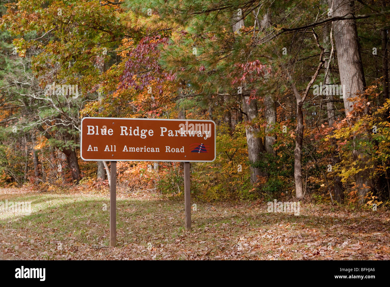 Blue ridge parkway sign blue hi-res stock photography and images - Alamy