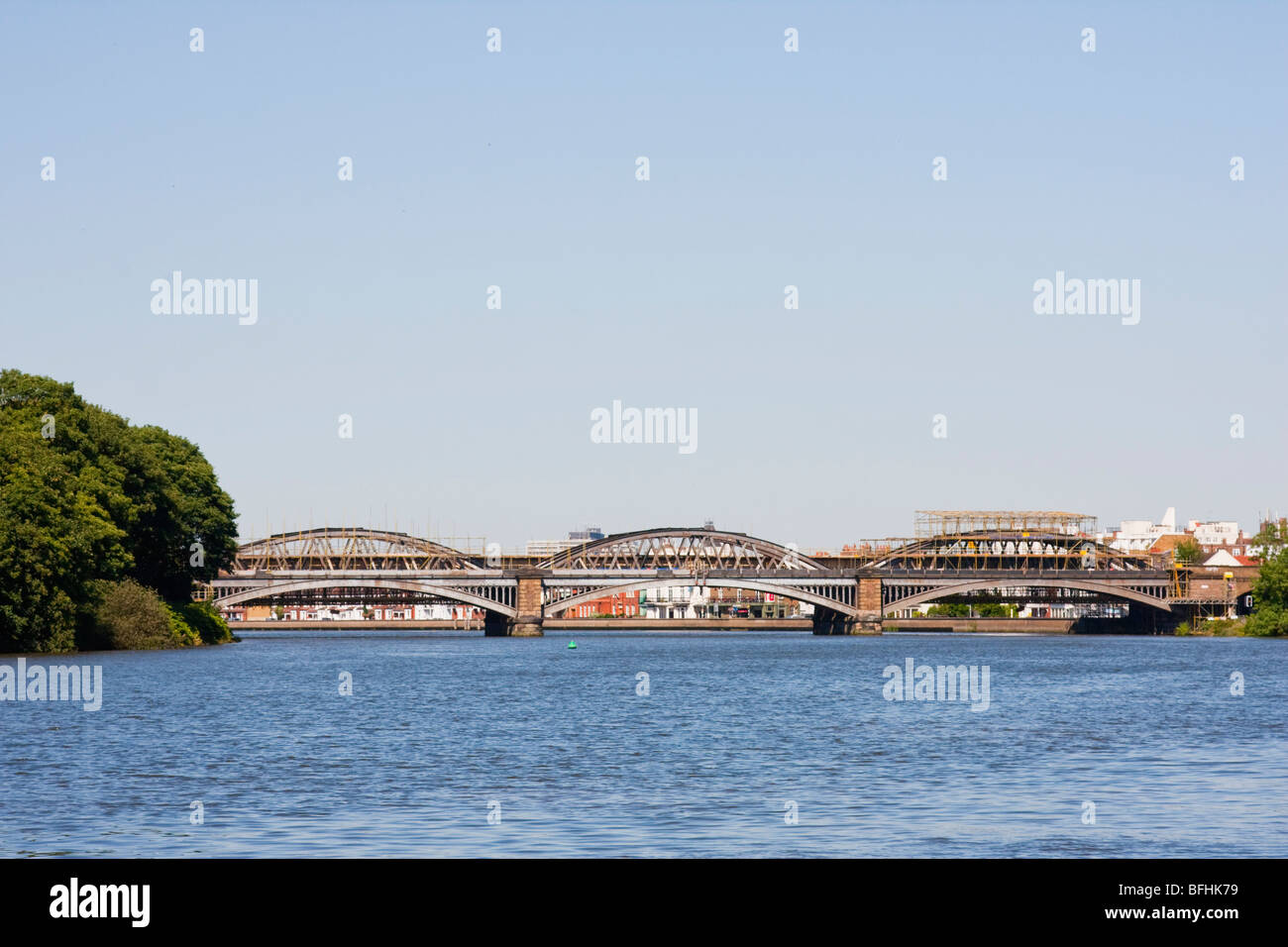 Barnes railway bridge hi-res stock photography and images - Alamy
