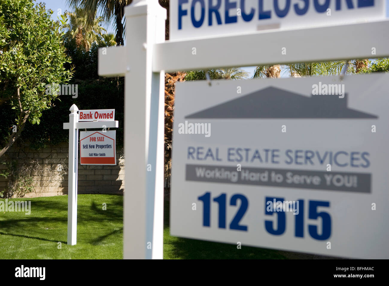 Estate signs hi-res stock photography and images - Alamy