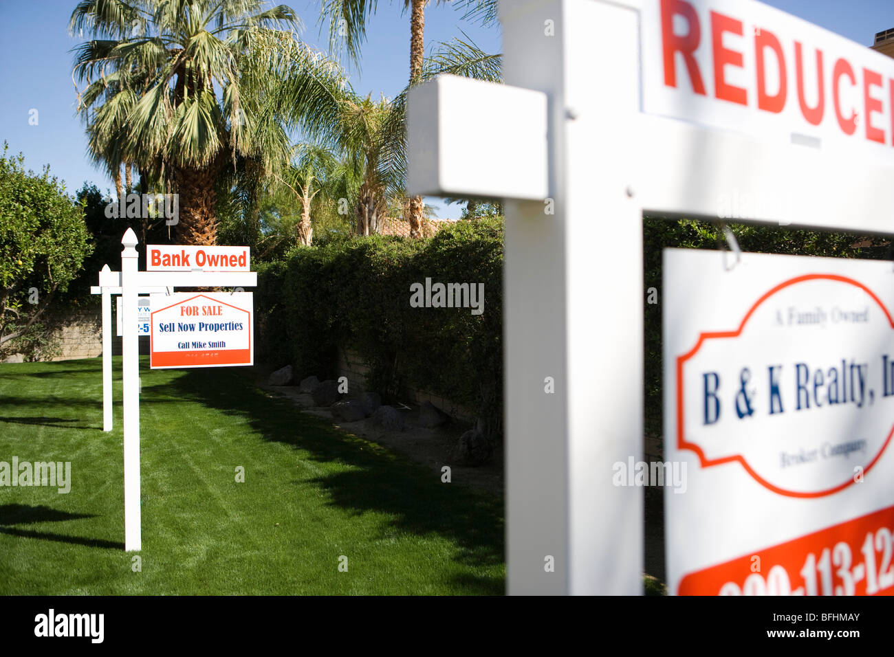 Foreclosed sign hi-res stock photography and images - Alamy