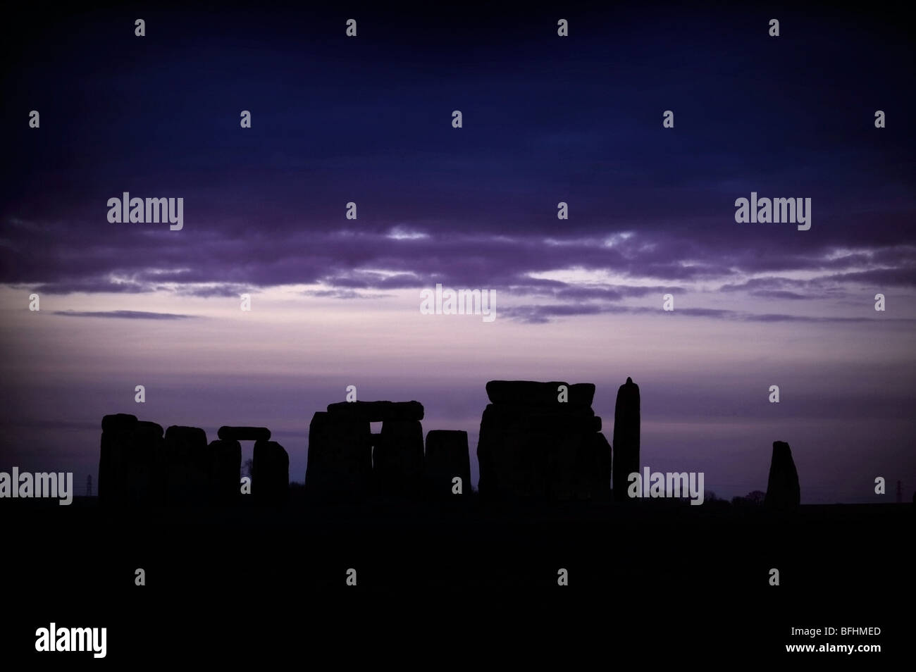 The sunrise of the Spring Equinox at Stonehenge March 2008 Stock Photo ...