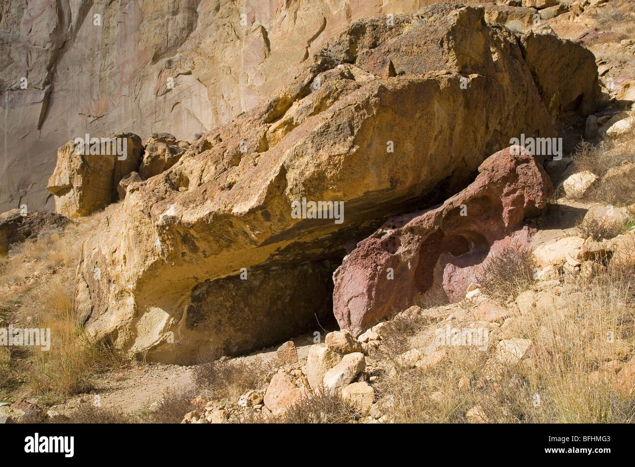 Prehistoric cave dwelling hi-res stock photography and images - Alamy