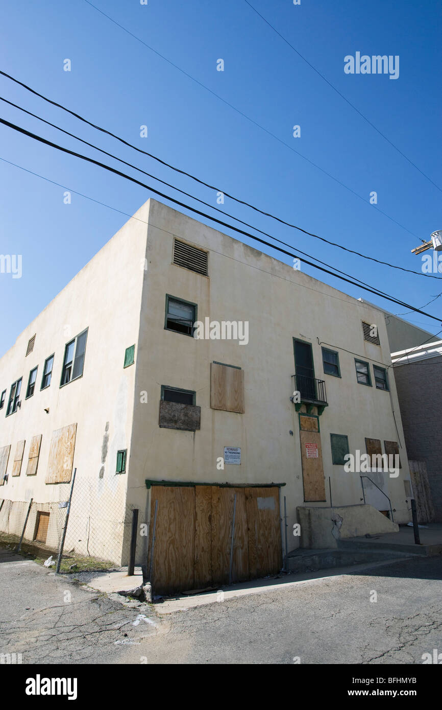 Boarded Up Apartment Building Stock Photo - Alamy