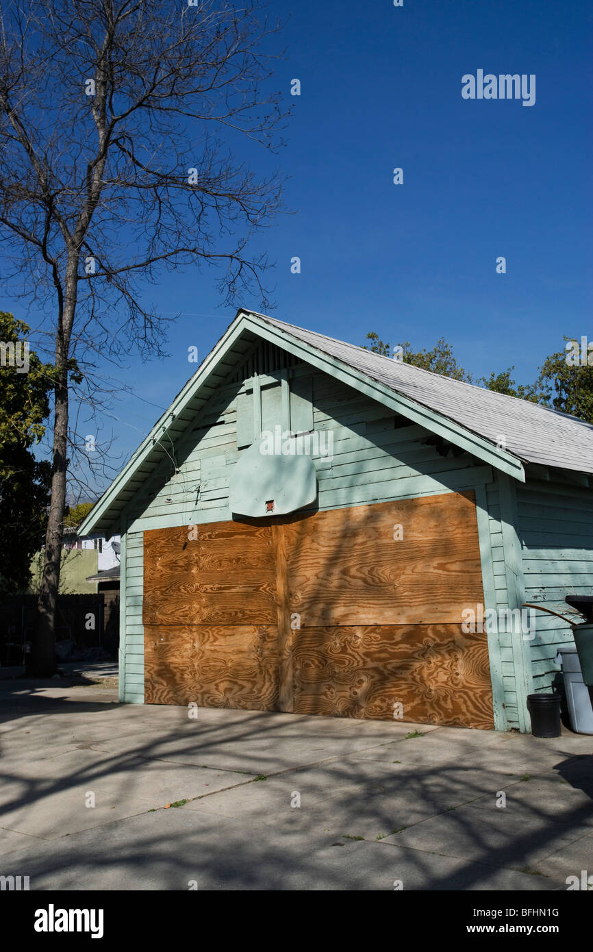 Empty house garage hi-res stock photography and images - Alamy
