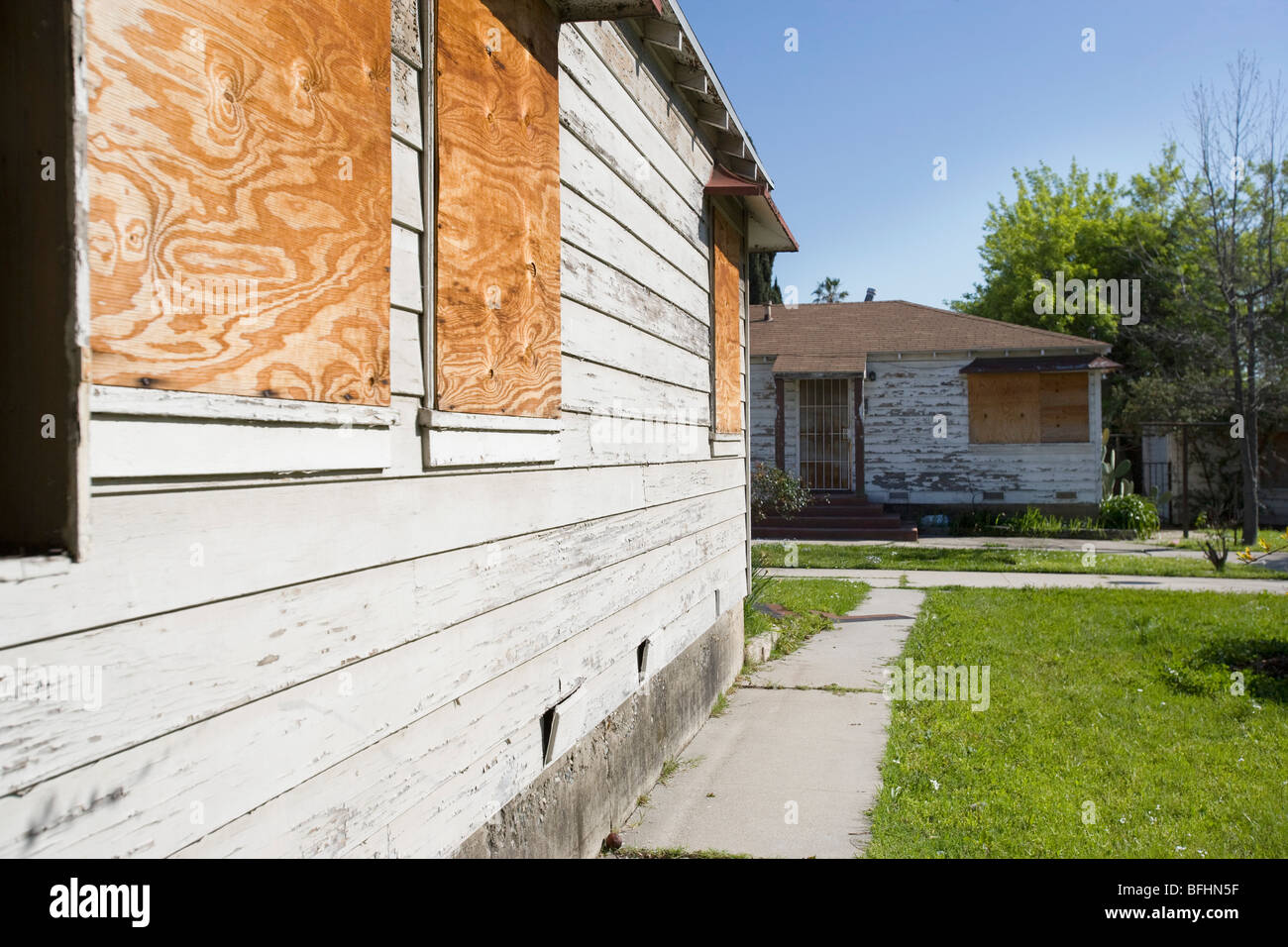 Board up the windows hi-res stock photography and images - Alamy