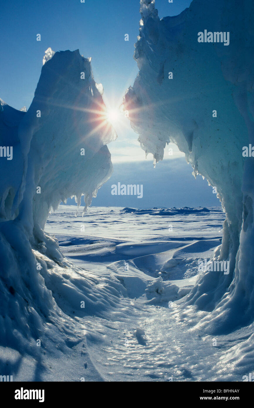 Frozen beaufort sea hi-res stock photography and images - Alamy