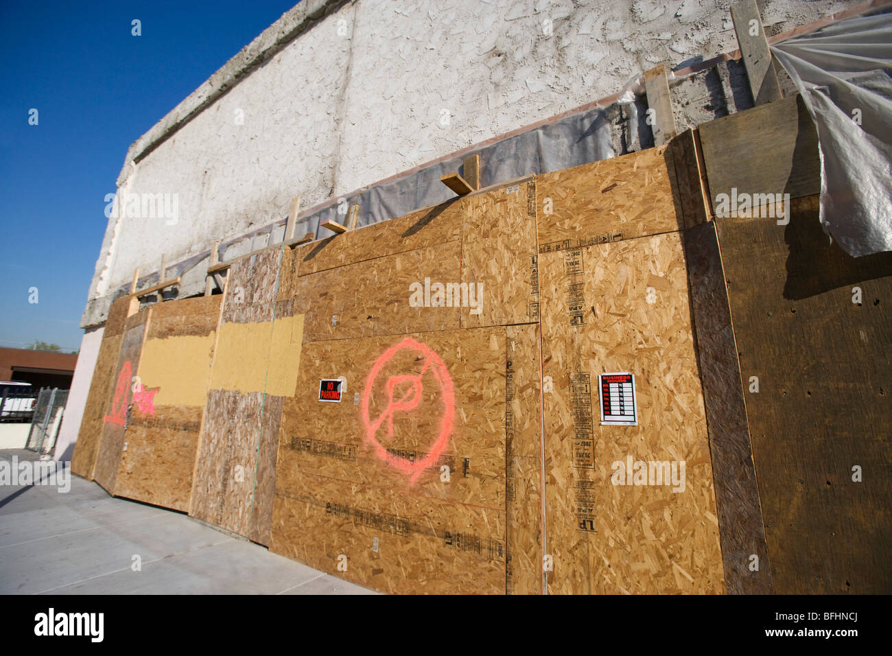 Boarded Up Building Stock Photo - Alamy