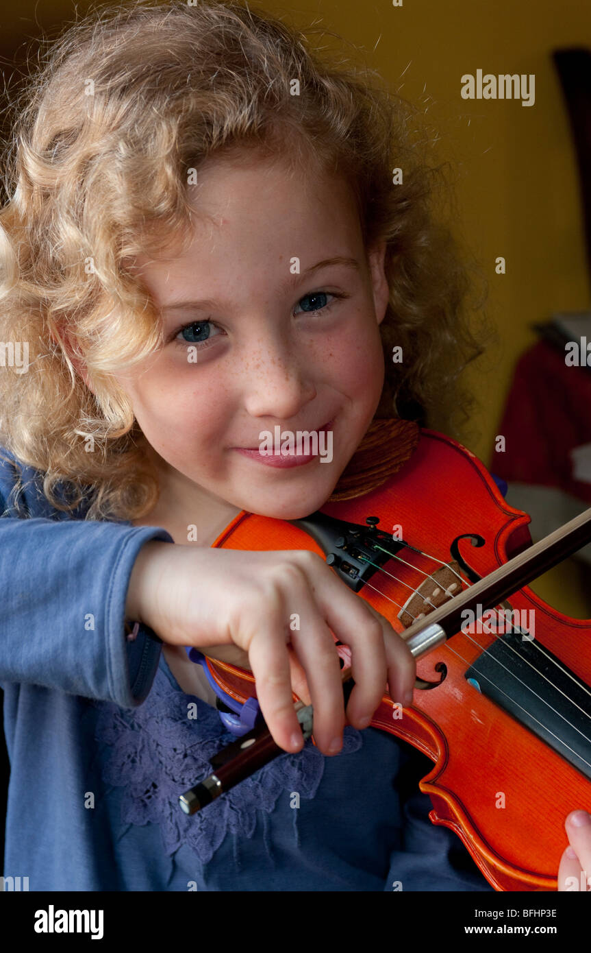 violin child playing Stock Photo - Alamy