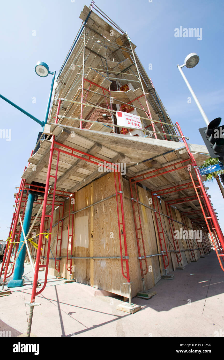 Scaffolding around building renovating hi-res stock photography and ...