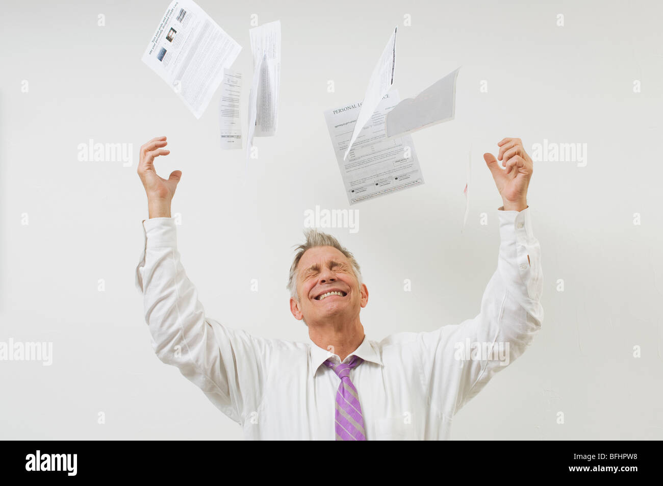 Bill throw hi-res stock photography and images - Alamy