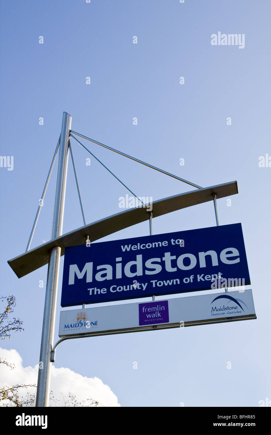 Maidstone Town Road Sign Stock Photo - Alamy