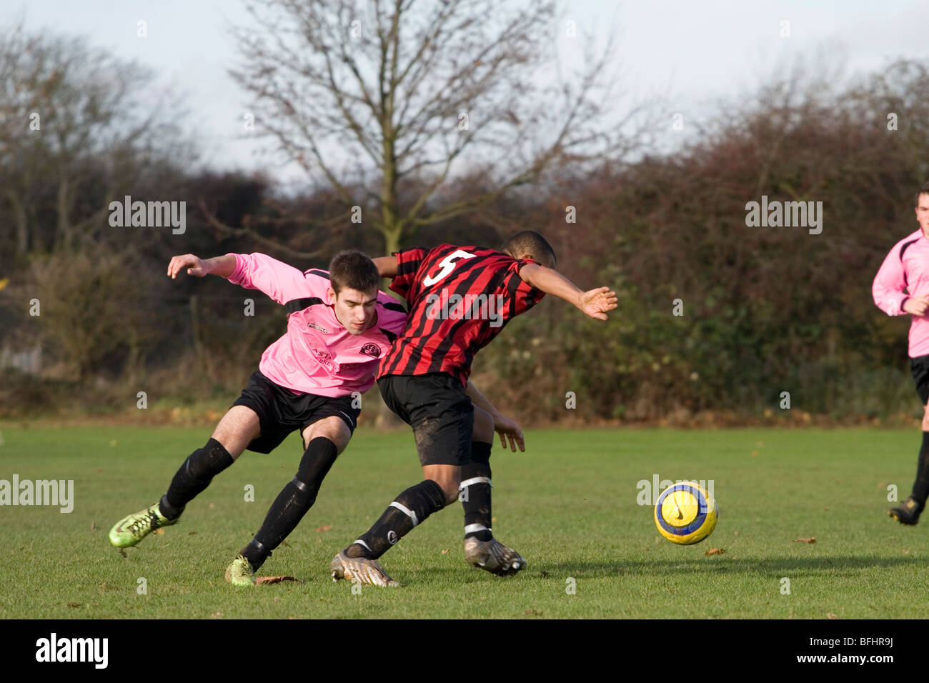 Action football tackling hi-res stock photography and images - Alamy