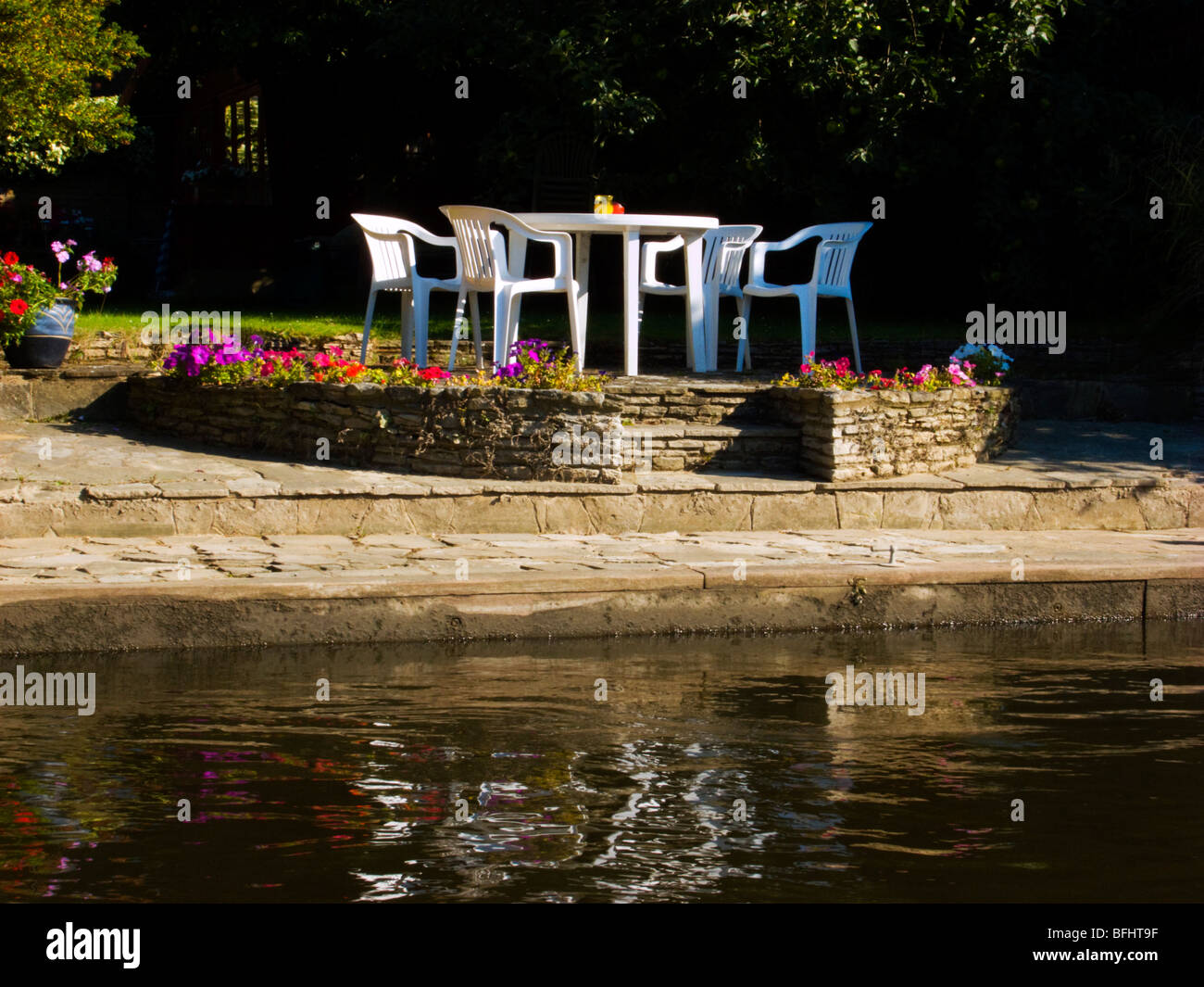 Table river hi-res stock photography and images - Alamy