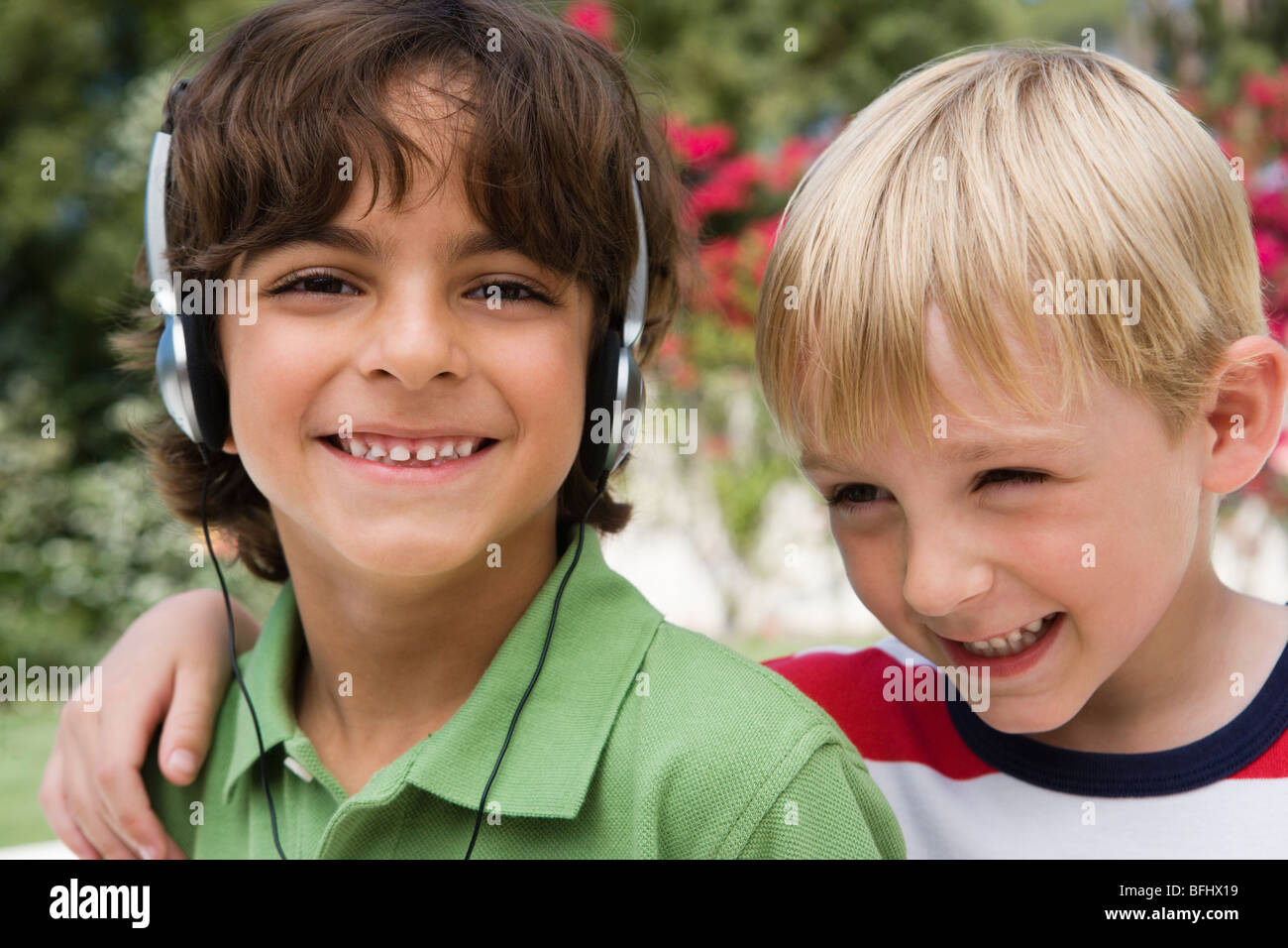 Children mingling hi-res stock photography and images - Alamy