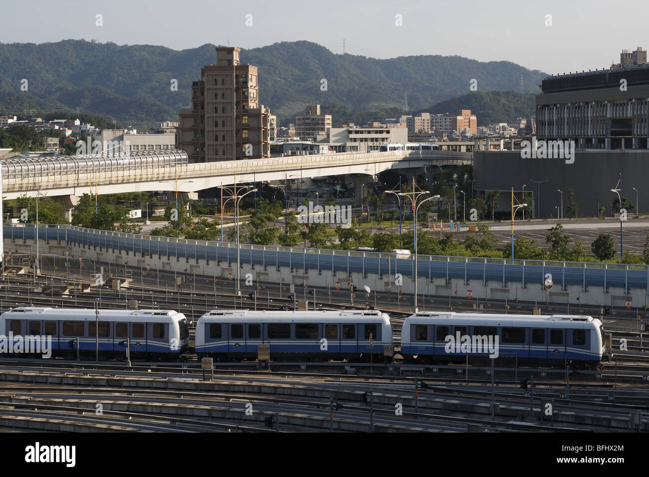 Mrt train tracks taipei taiwan hi-res stock photography and images - Alamy