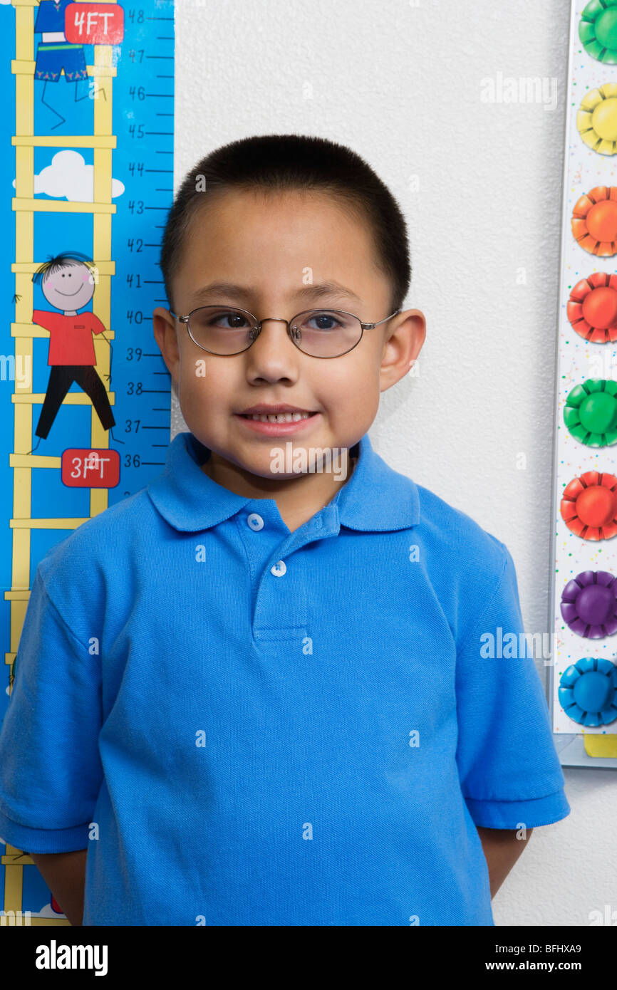 Student measuring length hi-res stock photography and images - Alamy
