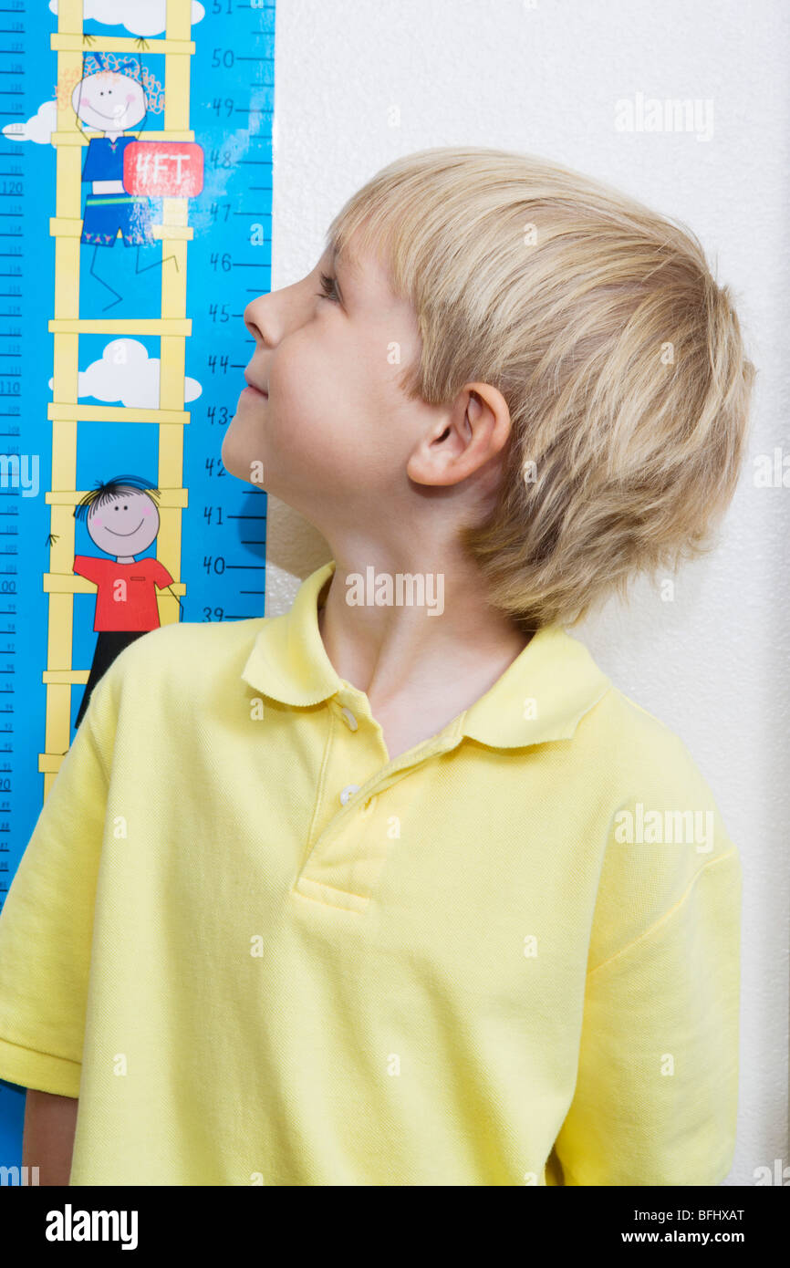 Boys height measure hi-res stock photography and images - Alamy