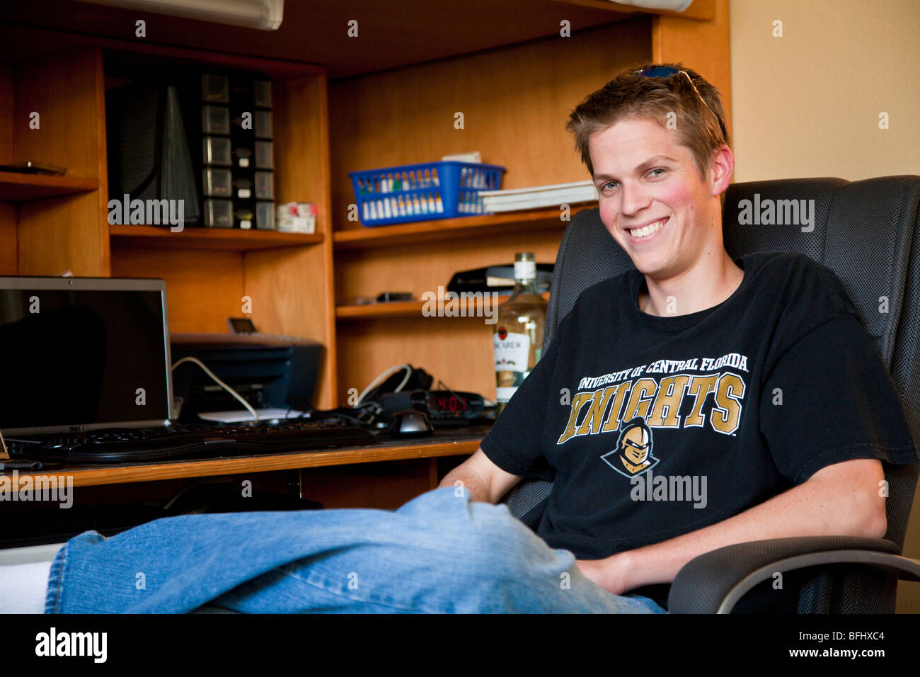 College freshman boy hi-res stock photography and images - Alamy